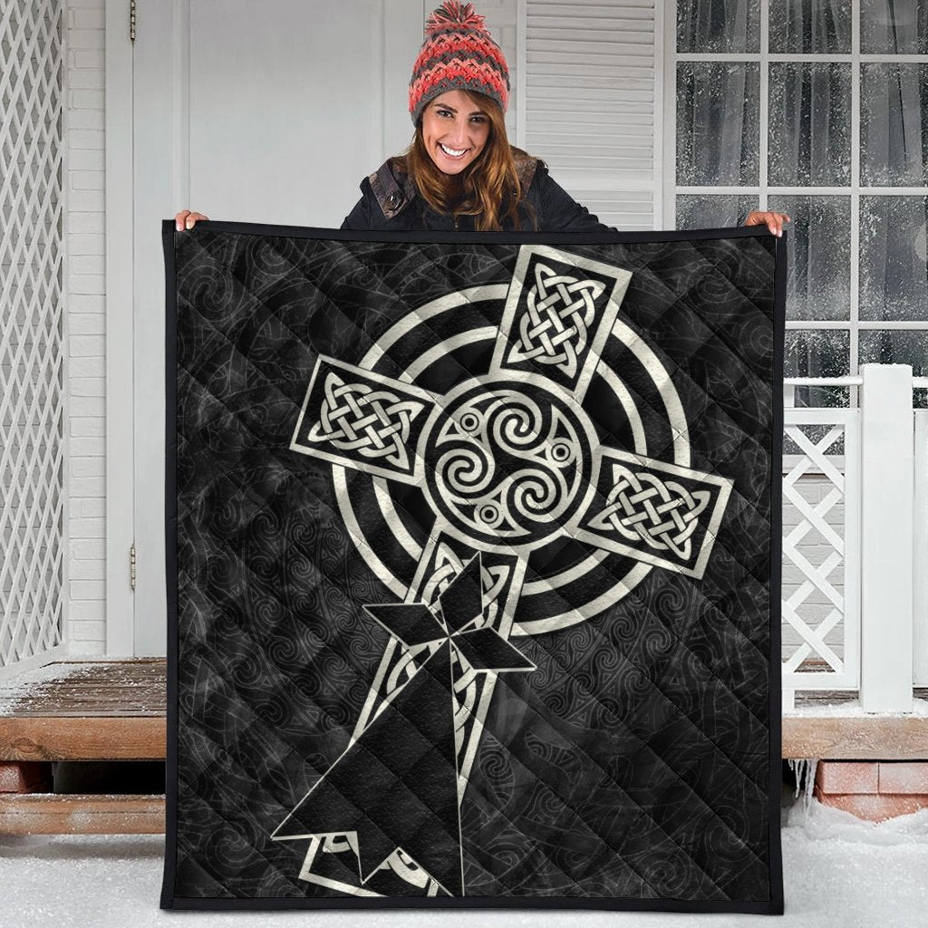 Brittany Celtic Premium Quilt - Celtic Cross and Stoat Ermine Skew Sty ...